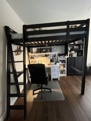 scrivania Ikea Hemnes con sopralzo