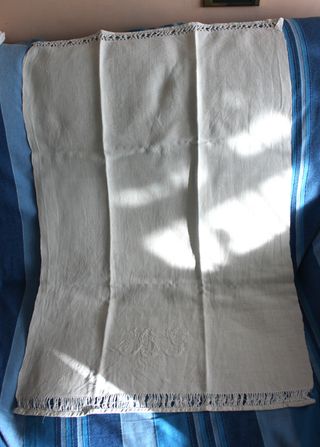 Asciugamano antico ricamato a mano