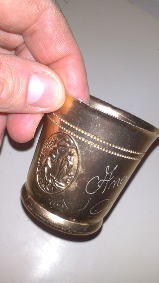 bicchierino ferro Lourdes con 2 piccoli forellini