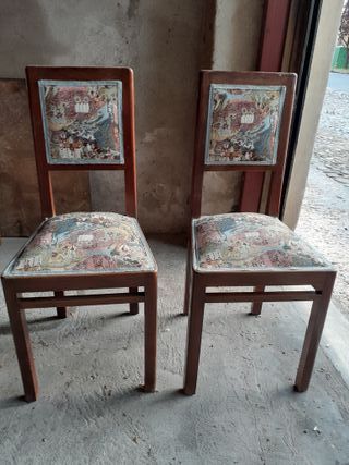 Sedie in legno di noce ricamate a mano