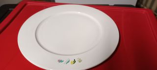 Piatto bianco con disegni