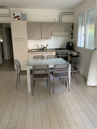 cucina completa di elettrodomestici