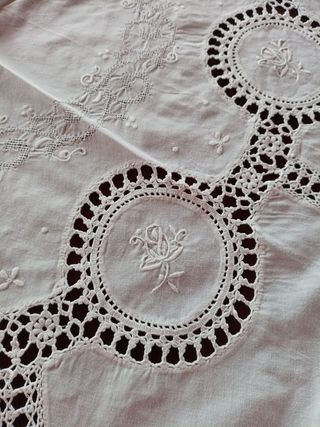 Tovaglia tonda ricamata