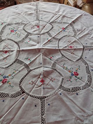 Tovaglia tonda ricamata