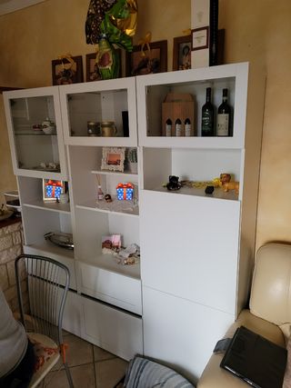 Vetrina IKEA con illuminazione LED