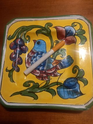 posacenere in ceramica, dipinto a mano.