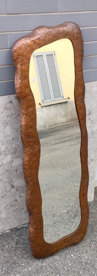 Specchio vintage con cornice in rame