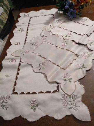 Completo centrini " Rose" misto cotone.