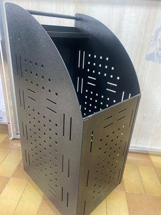 portalegna in metallo con ruote