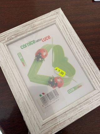 Cornice in legno bianco sporco