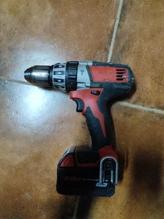 Trapano Milwaukee a percussione