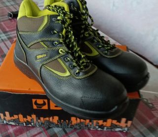 Scarpe antinfortunistica