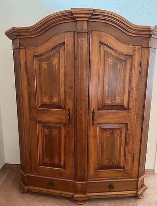 Armadio antico in legno