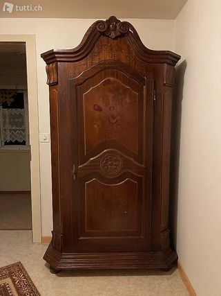 Piccolo armadio in legno