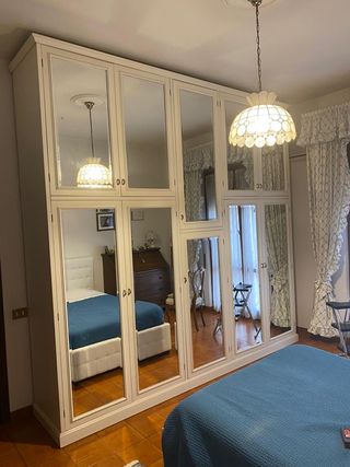 Armadio bianco con specchi