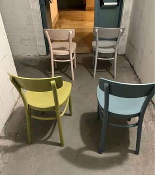 4 sedie in legno colorate