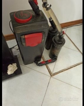 Acquario con mobiletto e filtro