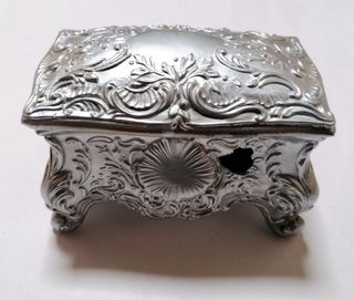 Bauletto antico in metallo