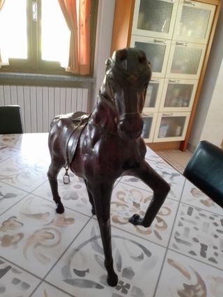 Cavallo in pelle alto cm 35 problema alle orecchie