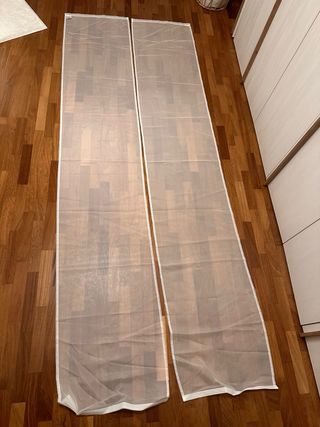 set dietro vetri bianchi