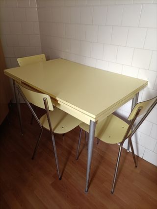 Tavolo e 3 sedie vintage