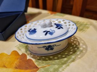 Piccolo cofanetto in ceramica