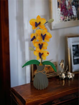 orchidea fatta all’uncinetto