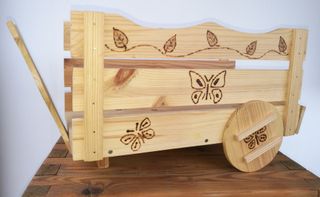 Carro in legno porta fiori piante fioriera incisa