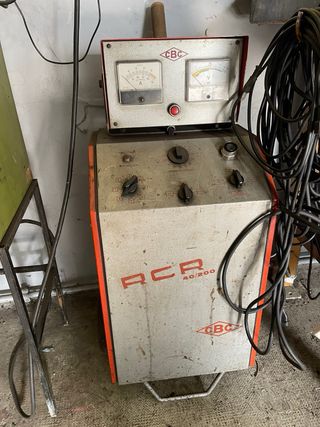 carica batterie per auto