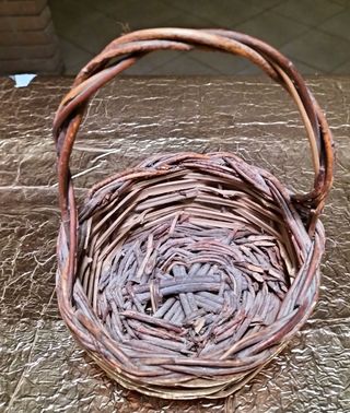 Cestino intrecciato a mano