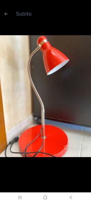 Lampada rossa da scrivania