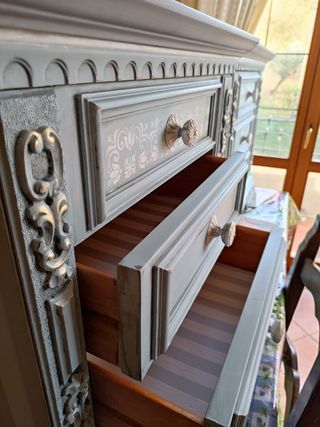 Comodini classici restyling a righe