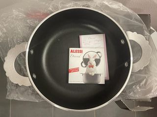 Casseruola bassa a due manici con coperchio Alessi