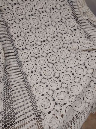 Tappeto da tavola ad uncinetto