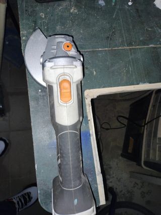 Smerigliatrice angolare a batteria