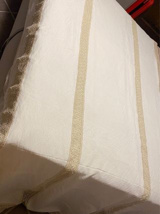 tovaglia di lino con inserti ricamati