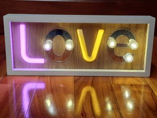 Lampada moderna da tavolo