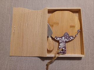 Tagliere e coltello per grana