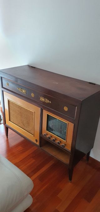 Mobile radio d'epoca