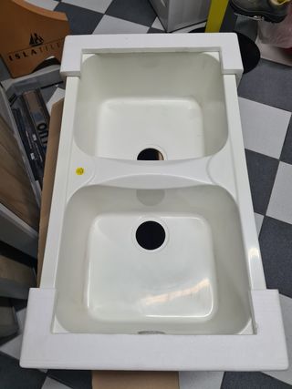 Lavandino in acrilico