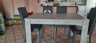 Tavolo allungabile e sedie