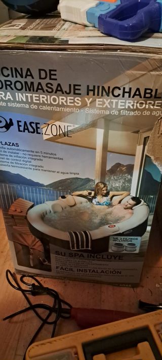 Piscina idromassagi9 con acqua calda