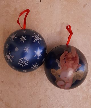 2 sfere natale decorate