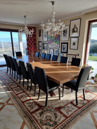 Tavolo da pranzo con sedie nere