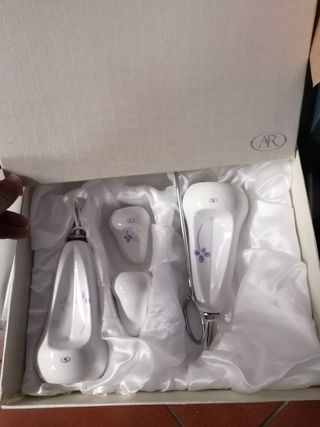 Sale e pere da tavola in ceramica