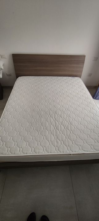 Letto, comò e comodino