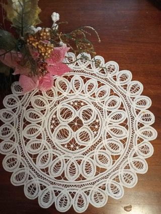 Centro tavola pizzo Rinascimento.