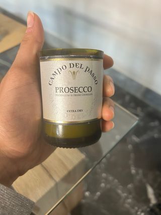 Candela in bottiglia di vetro