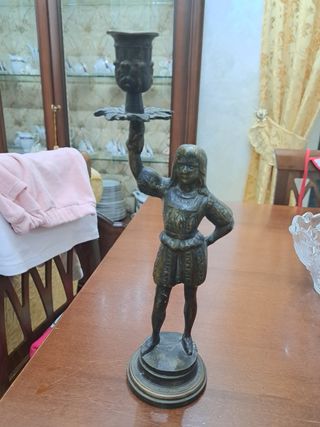 Statuina in bronzo
