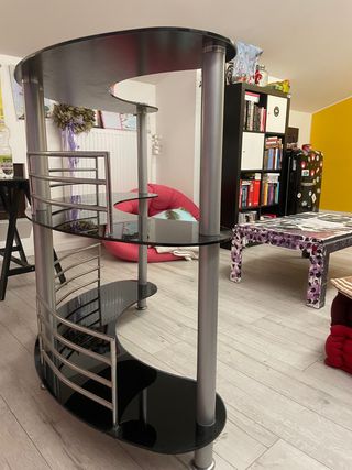 Armadio in vetro e acciaio